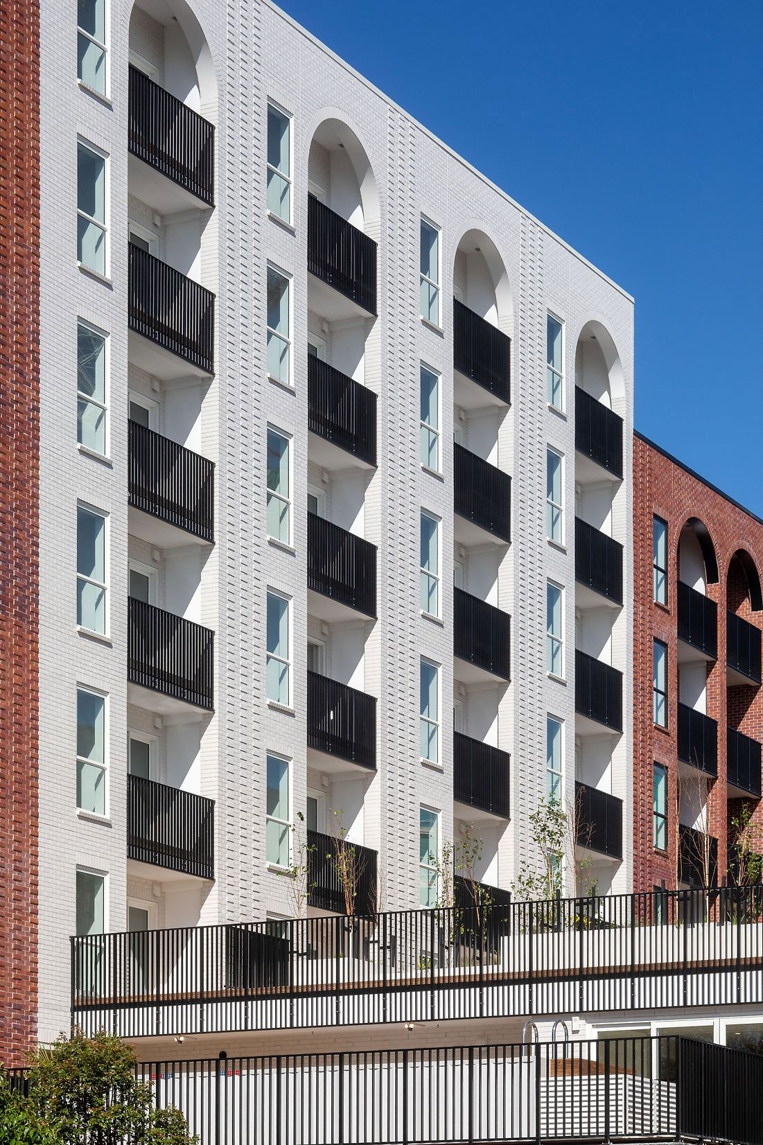 Aroha development enhanced with UNEX Hampton aluminium-framed ...